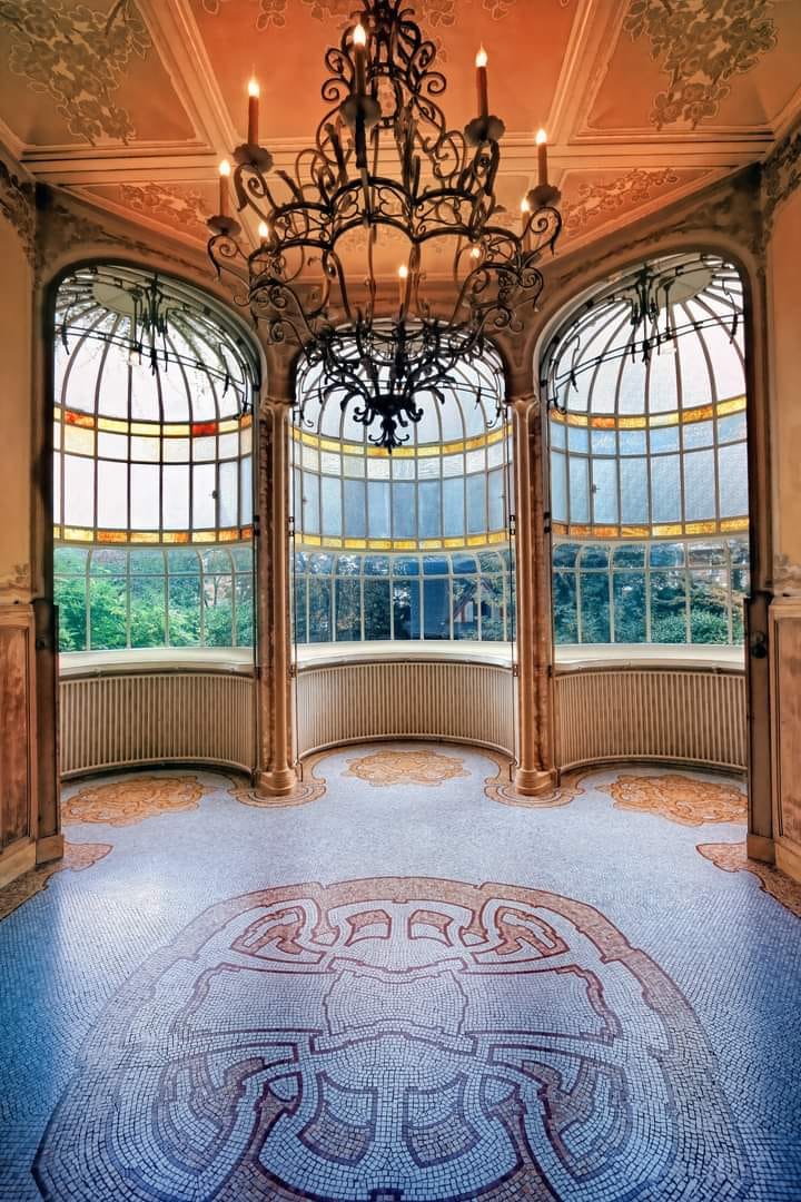 Biography: Victor Horta